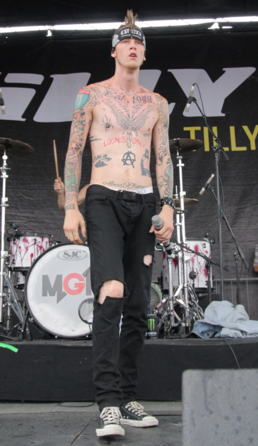 Machine Gun Kelly, fashion story dello stiloso punk rocker | Scarlet ...