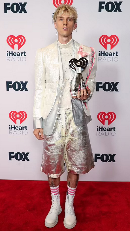 Machine Gun Kelly, fashion story dello stiloso punk rocker | Scarlet ...